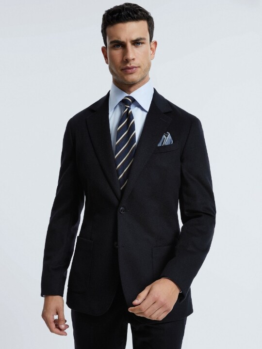 SUITS & TAILORING
