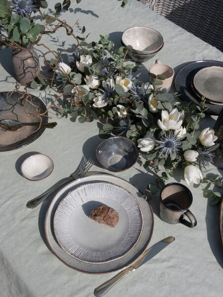 Dutch Rose 12 Piece Grey Organic Dinner Set of 4 Dinner Plates (D73502 ...