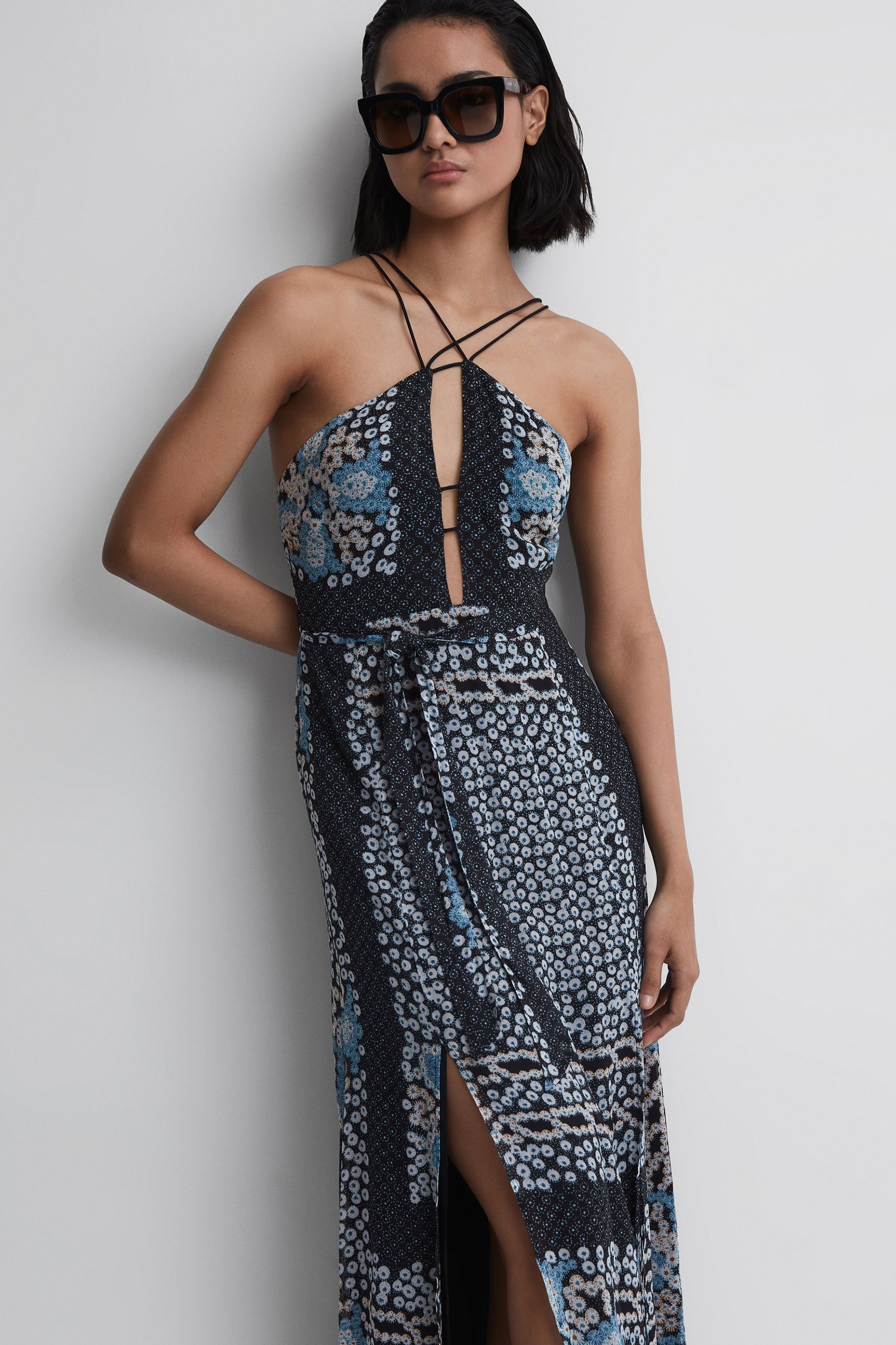Buy Reiss Navy/Blue Aliana Floral Print Fitted Midi Dress from the Next ...