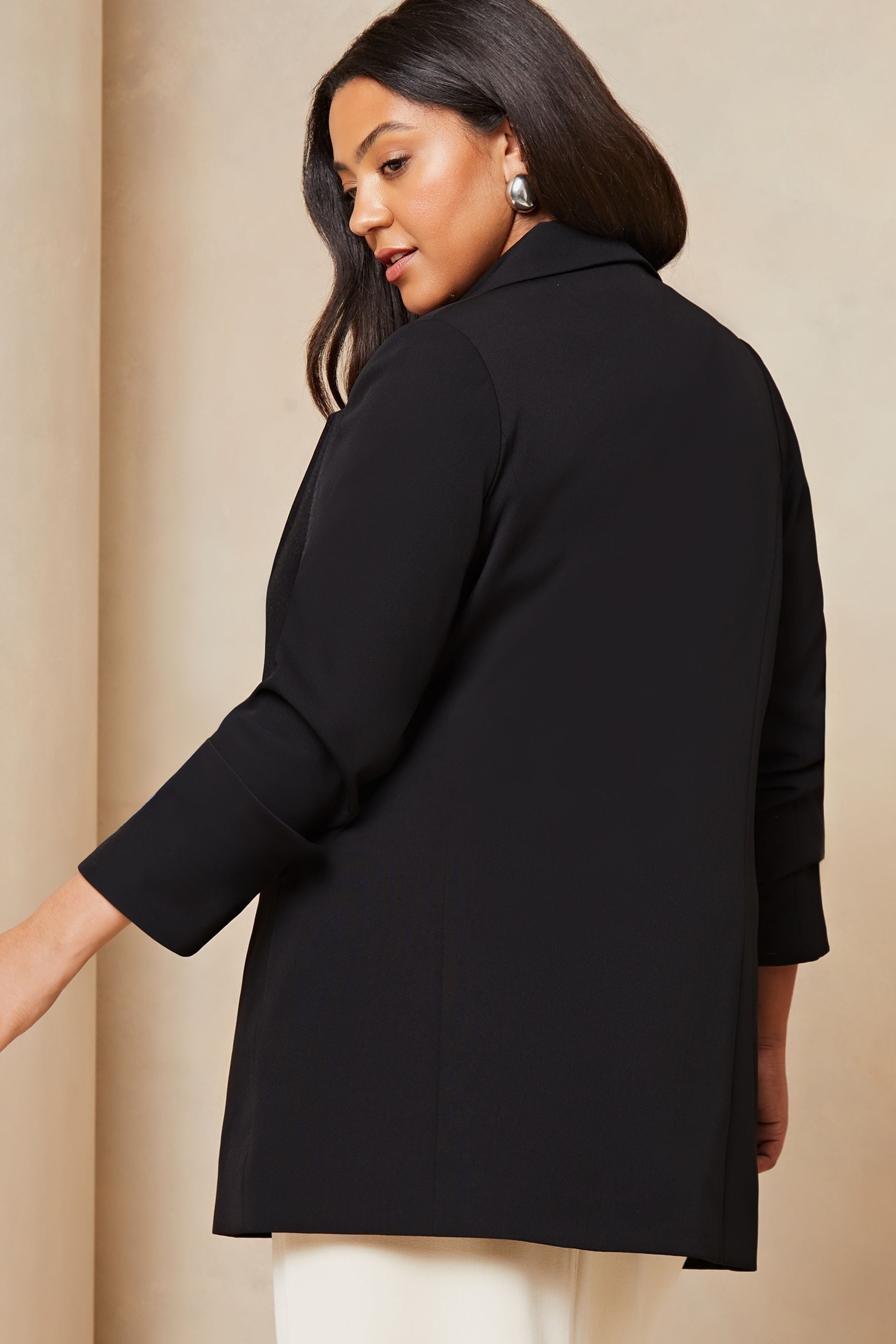 Buy Lipsy Black crepe Curve Relaxed Longline Tailored Blazer from the ...