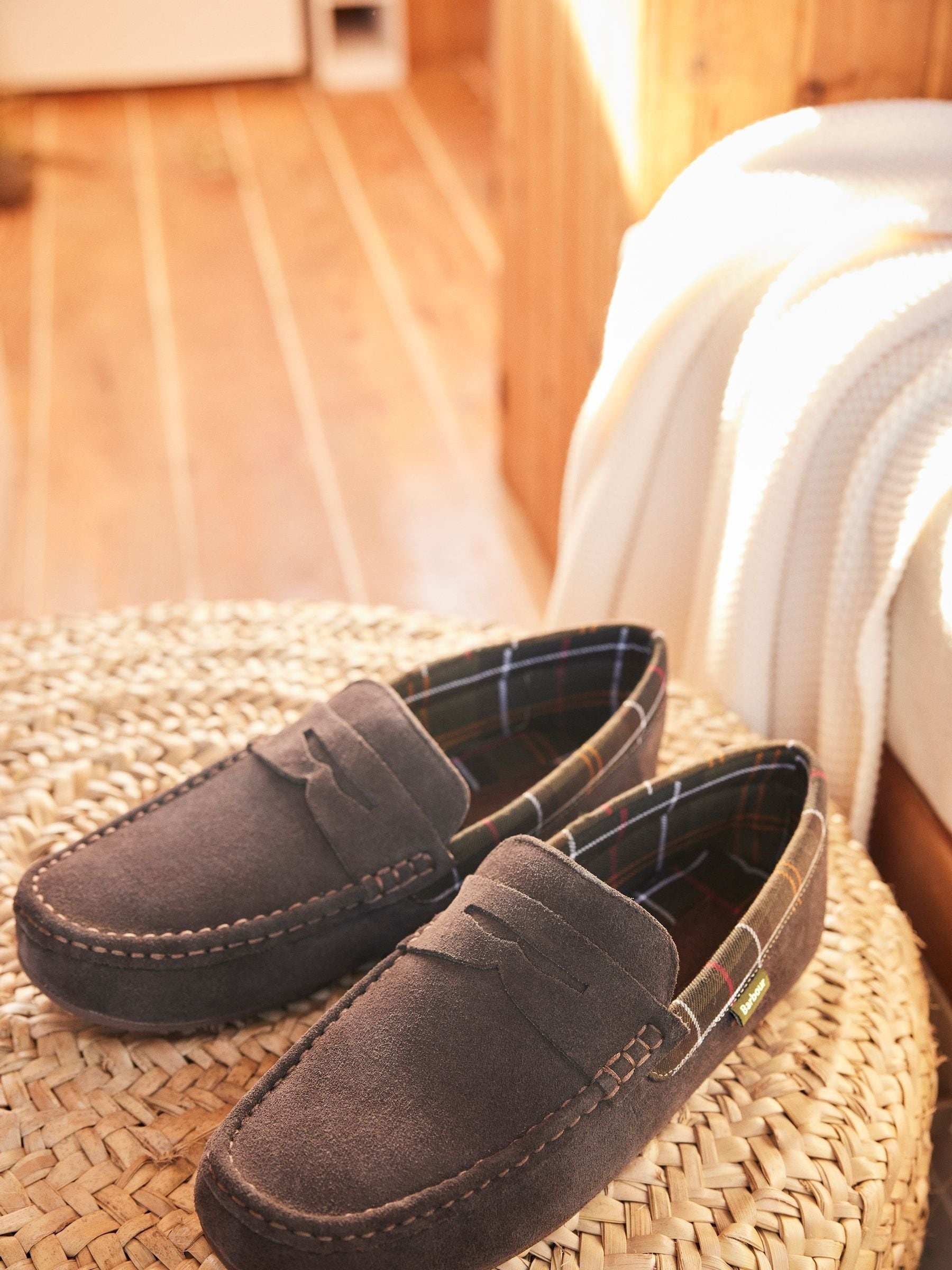 Kaufe Sie Braun Barbour Porterfield Slipper aus Veloursleder bei Next Deutschland