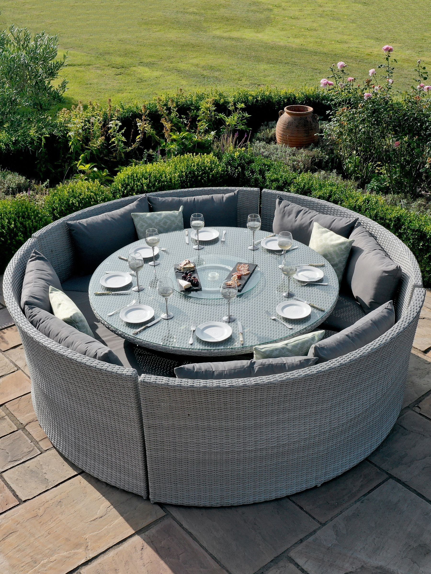 Garden furniture round table store