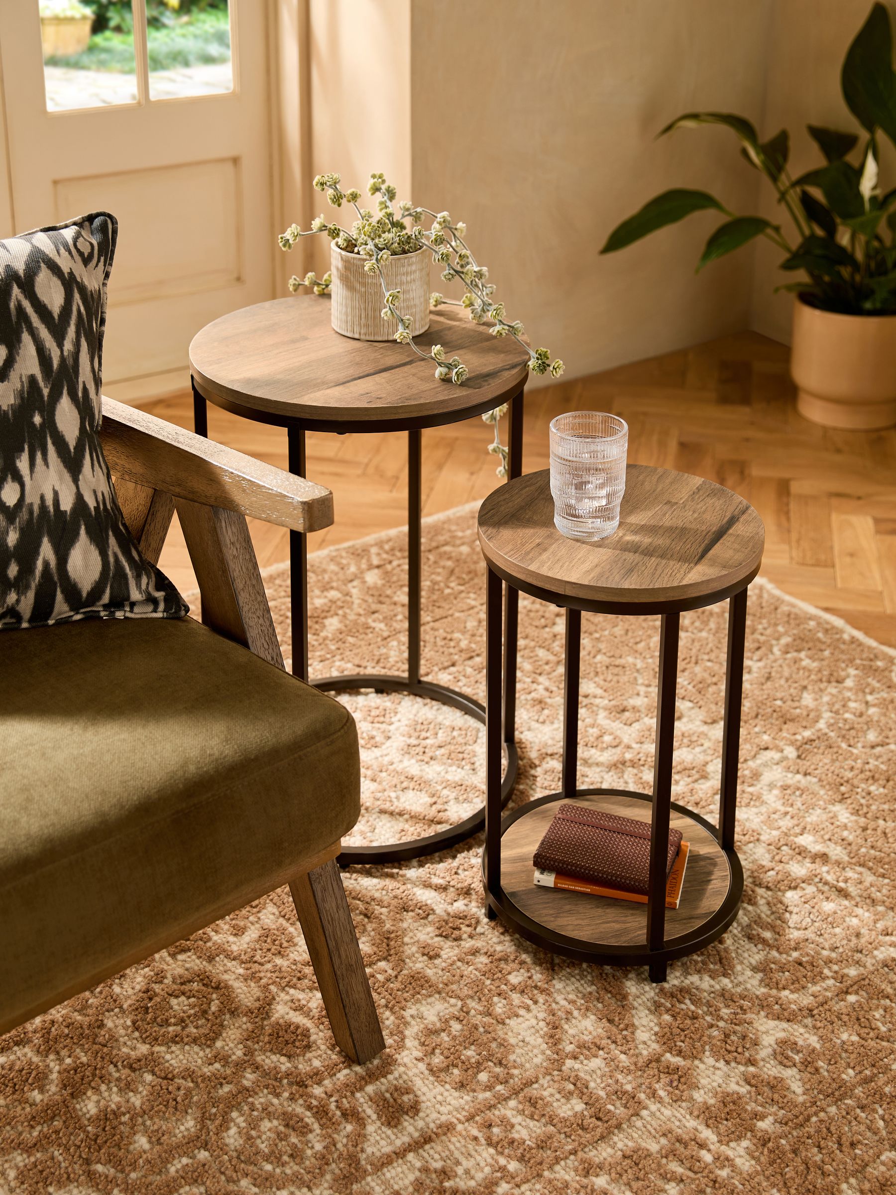 Slim nest of tables store