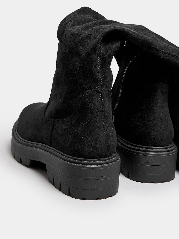 black flatform boot