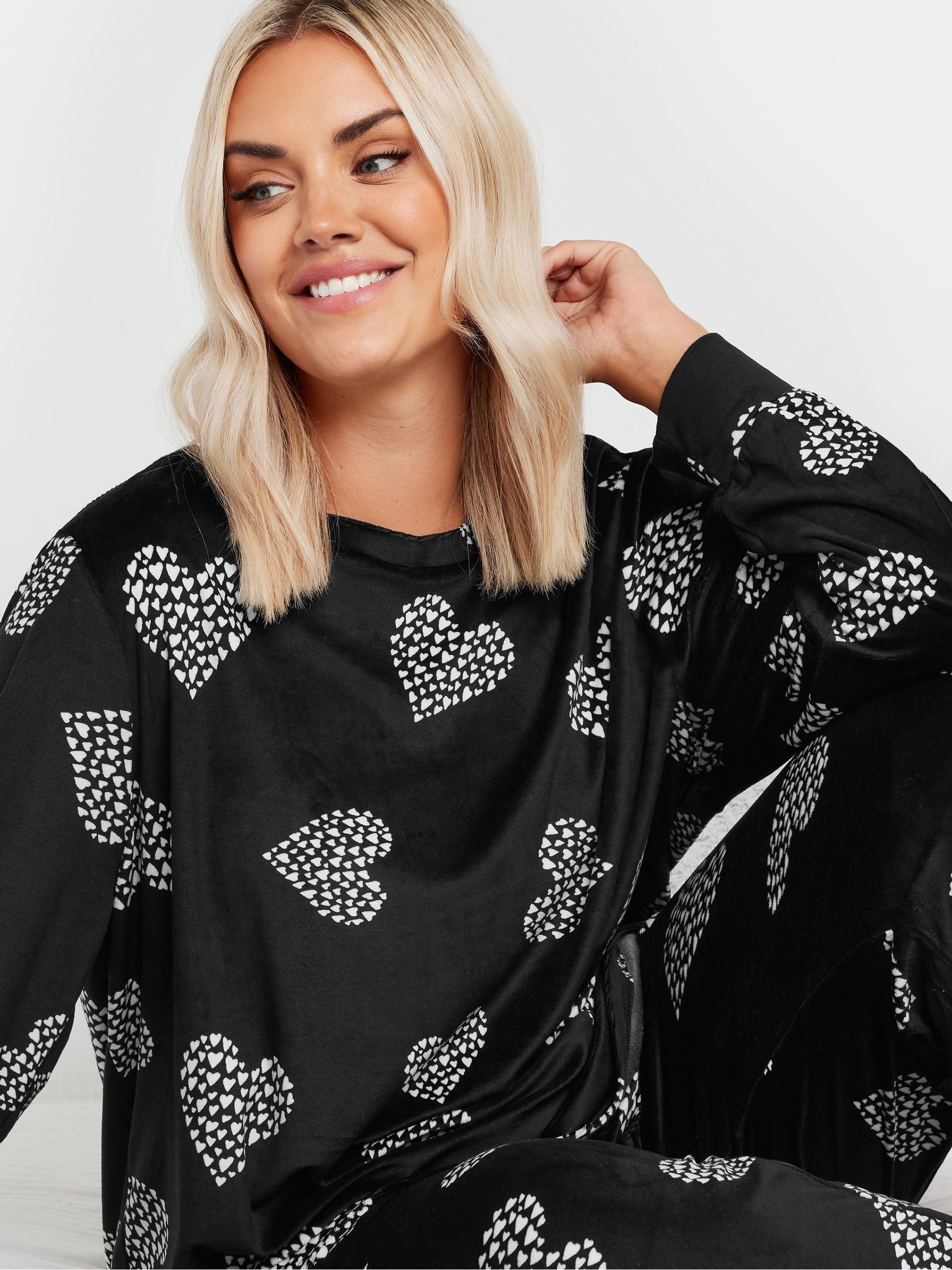 Buy Yours Curve Black Cluster Heart Lounge Set from the Next UK online shop