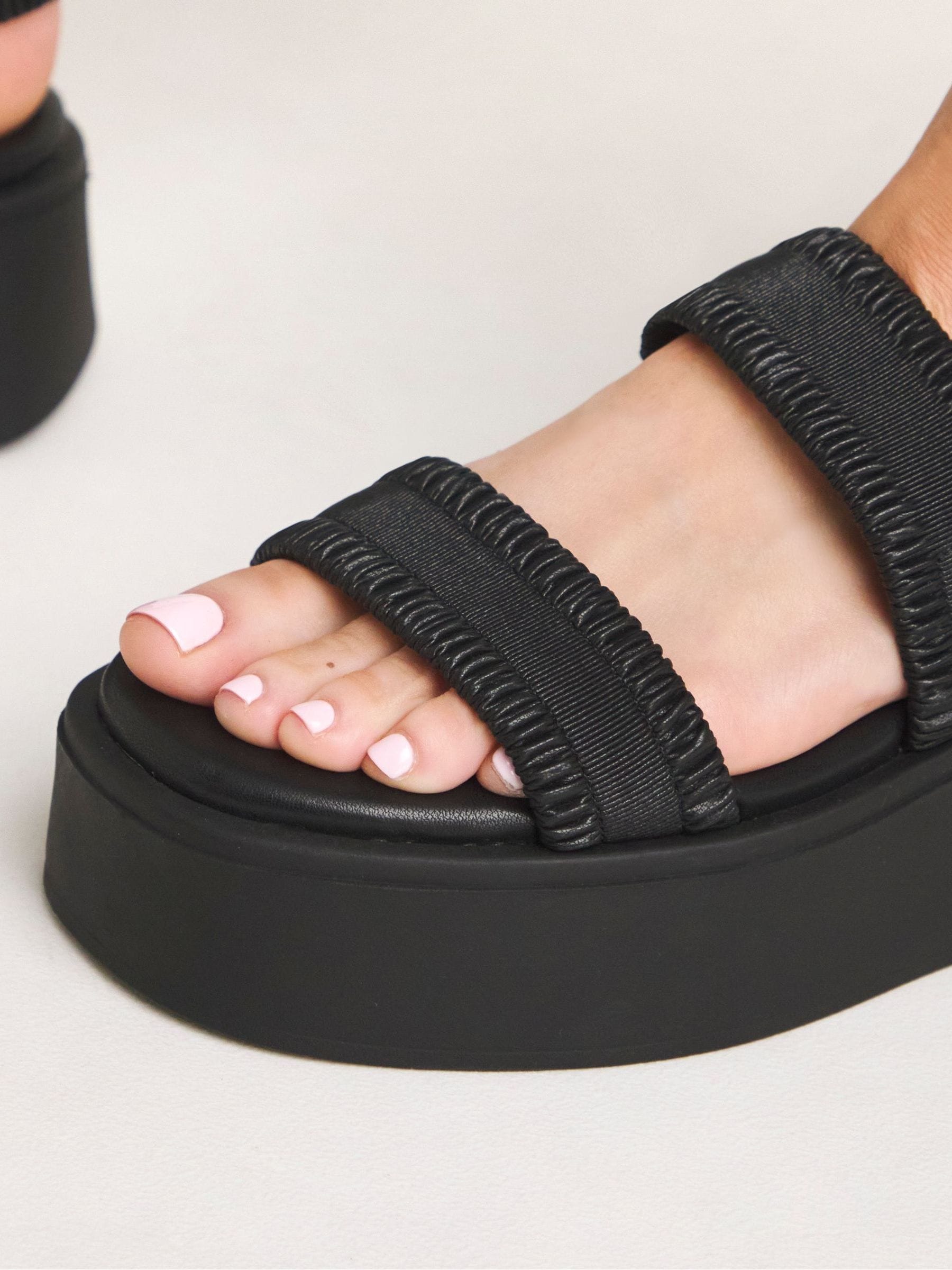 Black flatform store