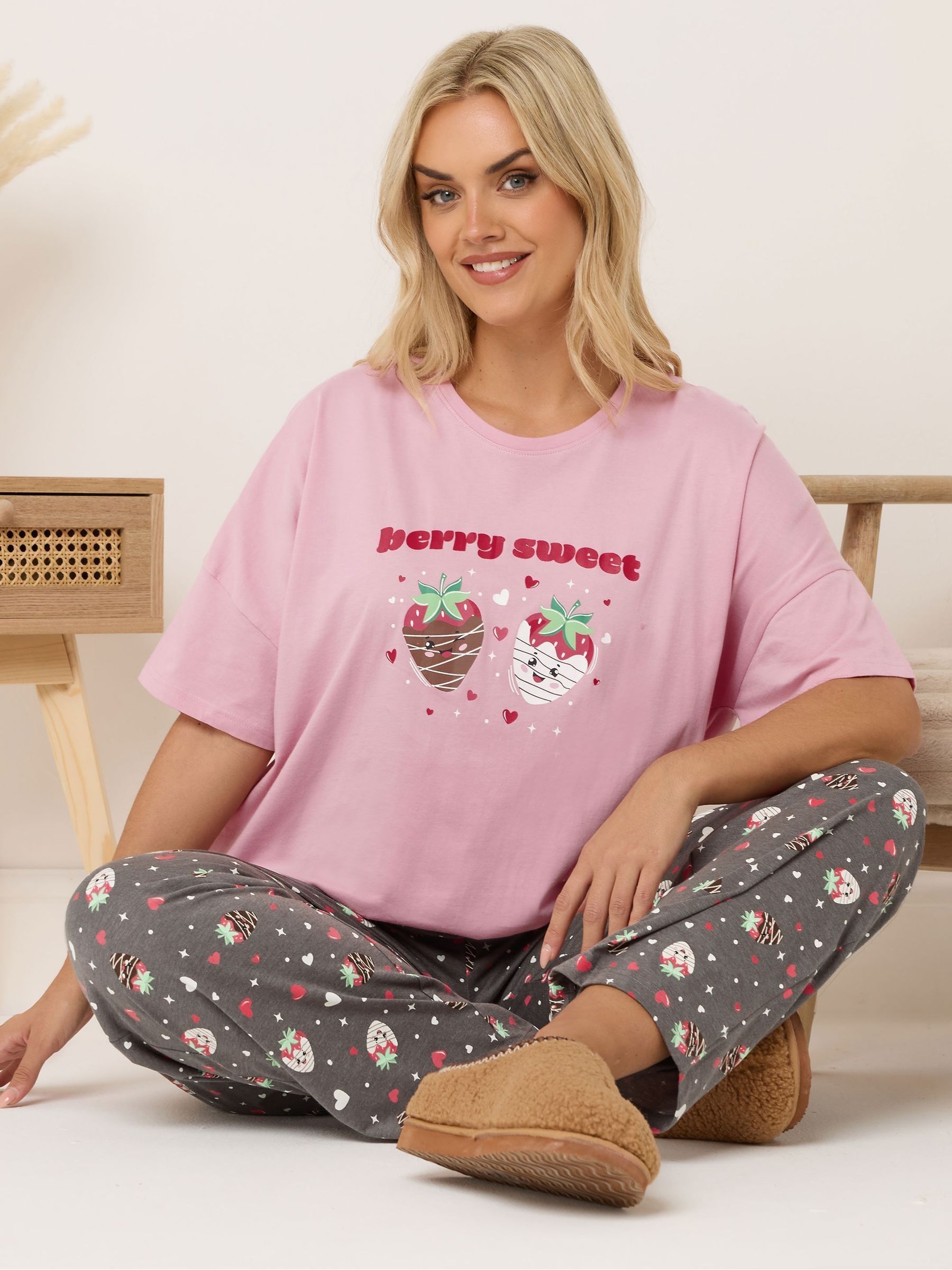 Buy Yours Curve Pale Pink Short Sleeve Wide Leg Pyjamas Set from the ...