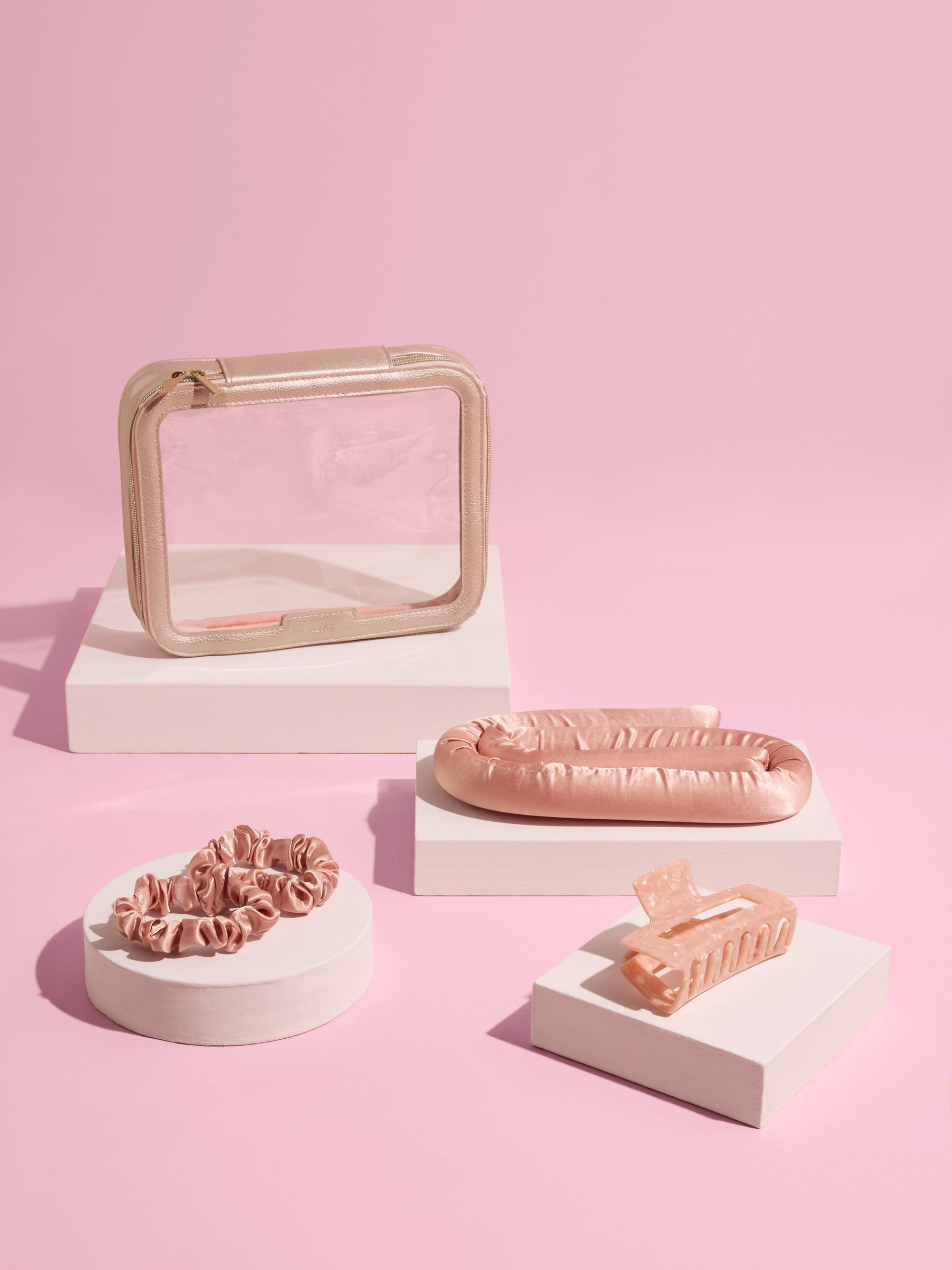 Buy 5 Piece Heatless Hair Curling Kit with Bag from the Next UK online shop