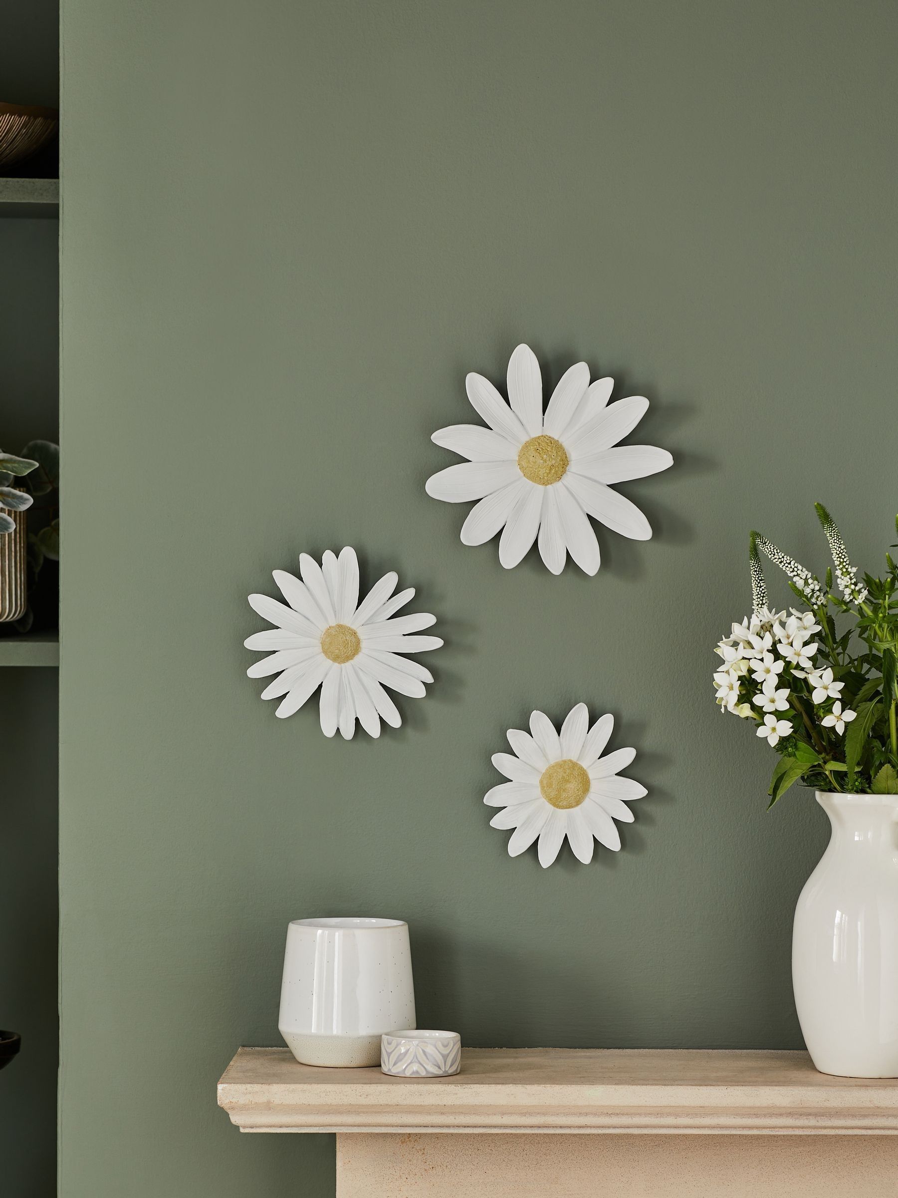 Buy Set of 3 White Daisy Flower Wall Art from Next Australia