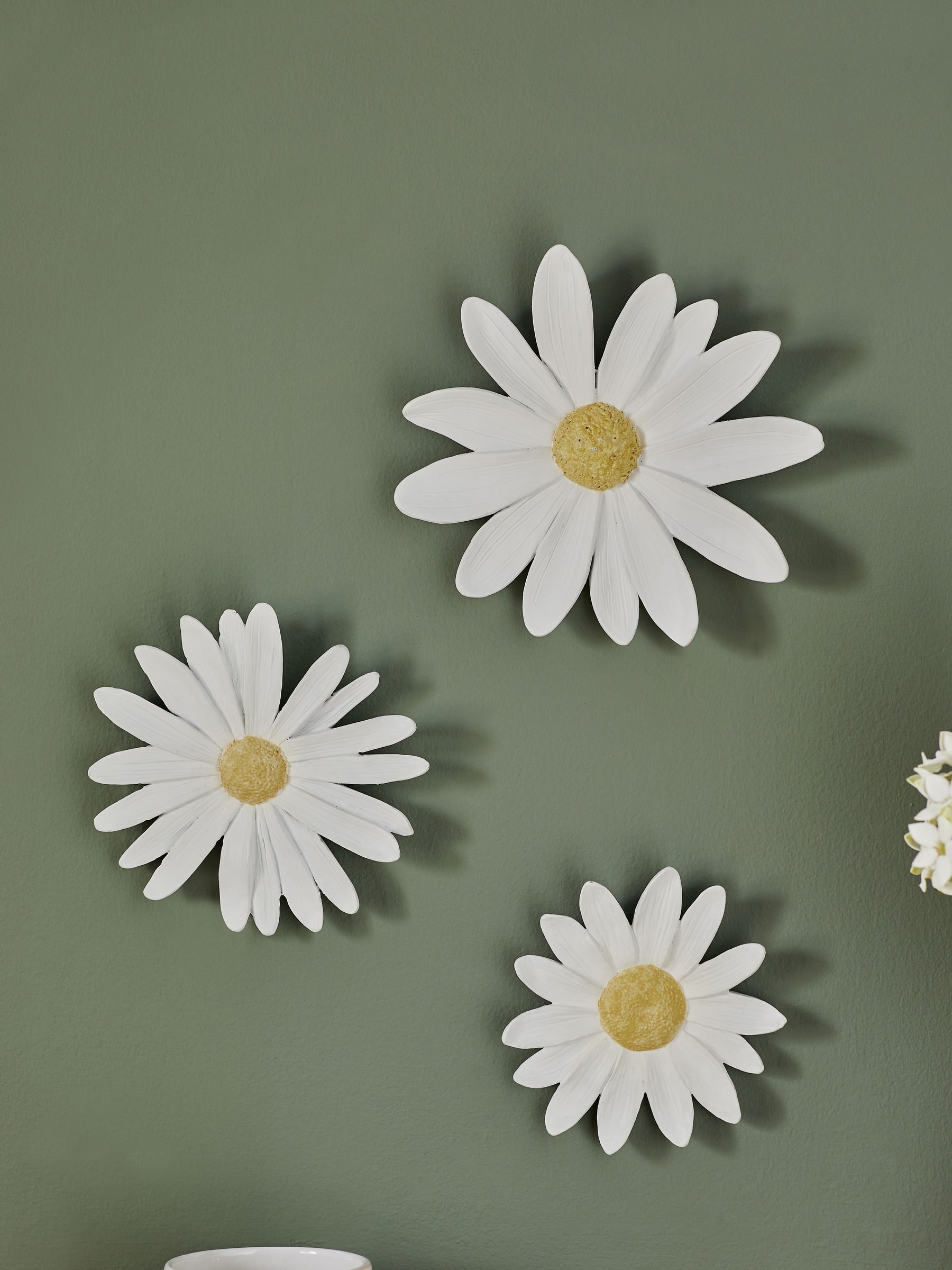 Buy Set of 3 White Daisy Flower Wall Art from Next Australia