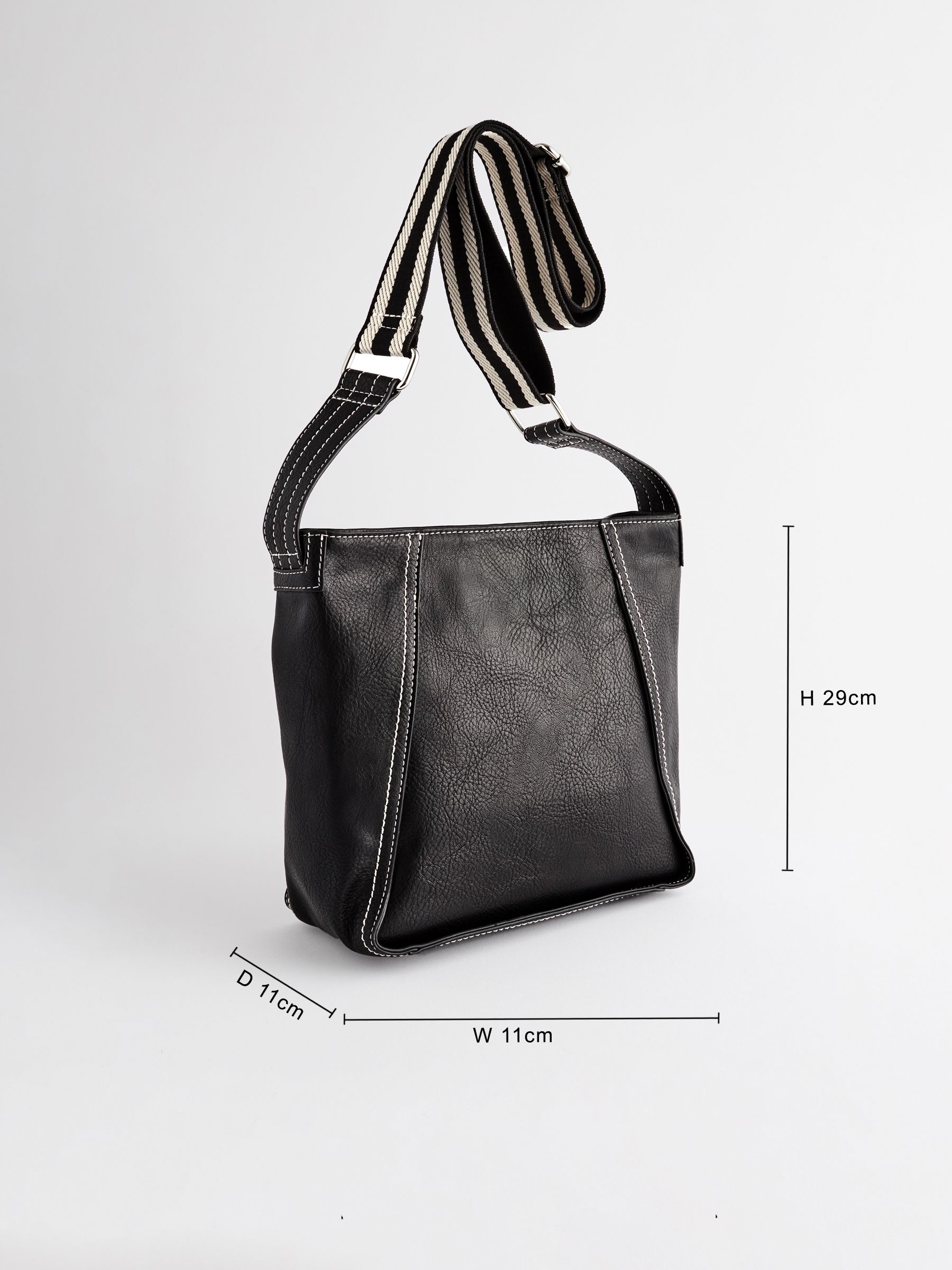 Casual messenger bag store