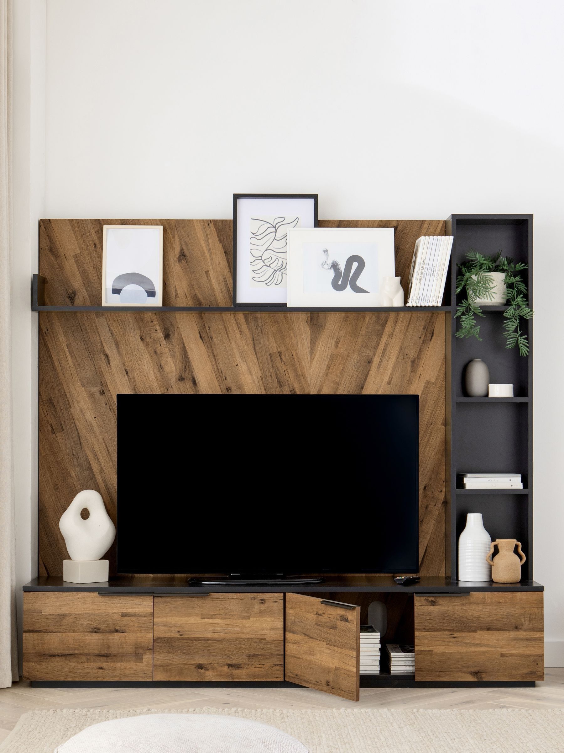 Next media unit store