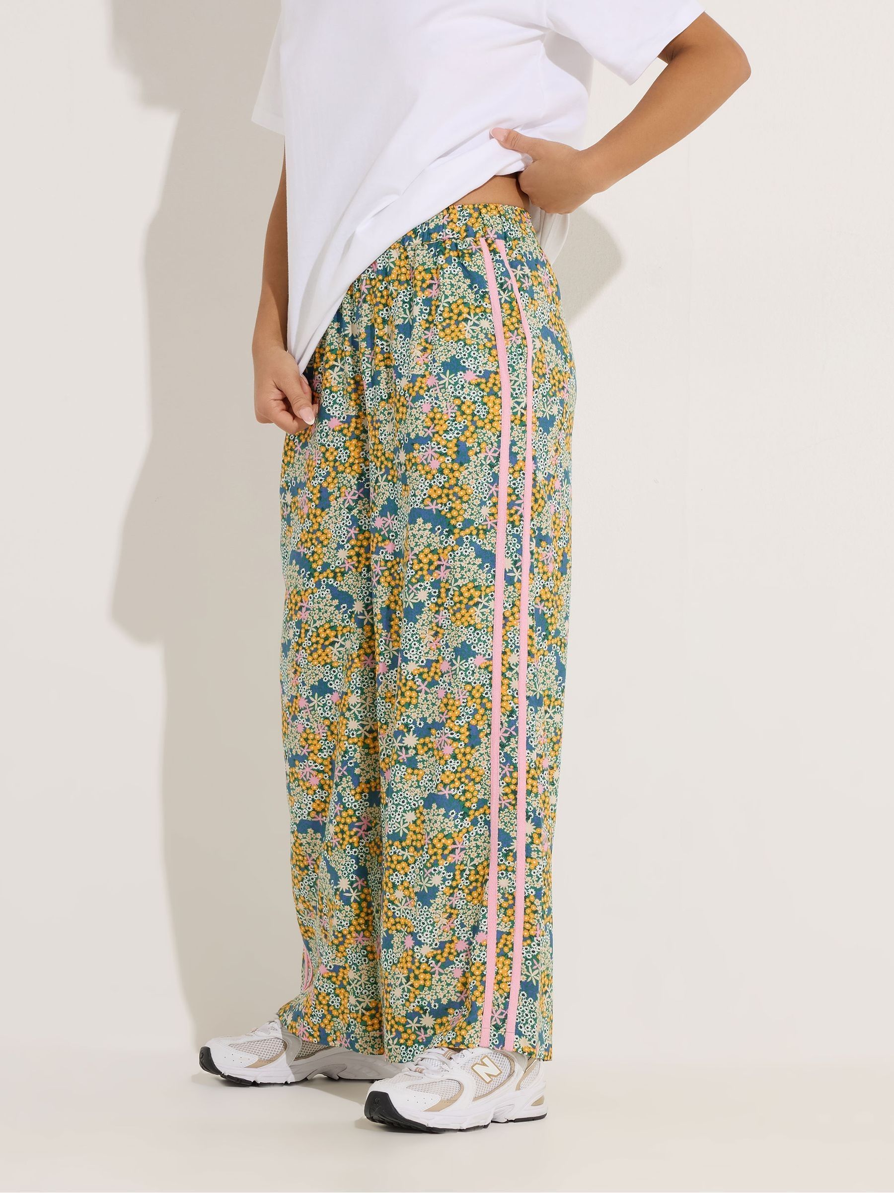 Buy PixieGirl Petite Green Ditsy Wide Leg Side Stripe Trousers from the ...