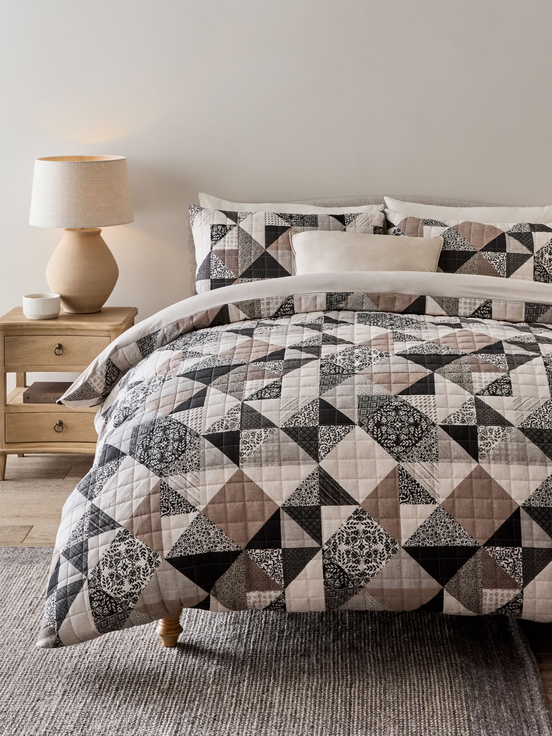 Black and white quilt bedding store