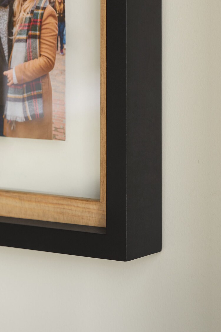 undefinedWood Bronx 30x30cm Floating 6X4 Photo FrameundefinedUnited Kingdom